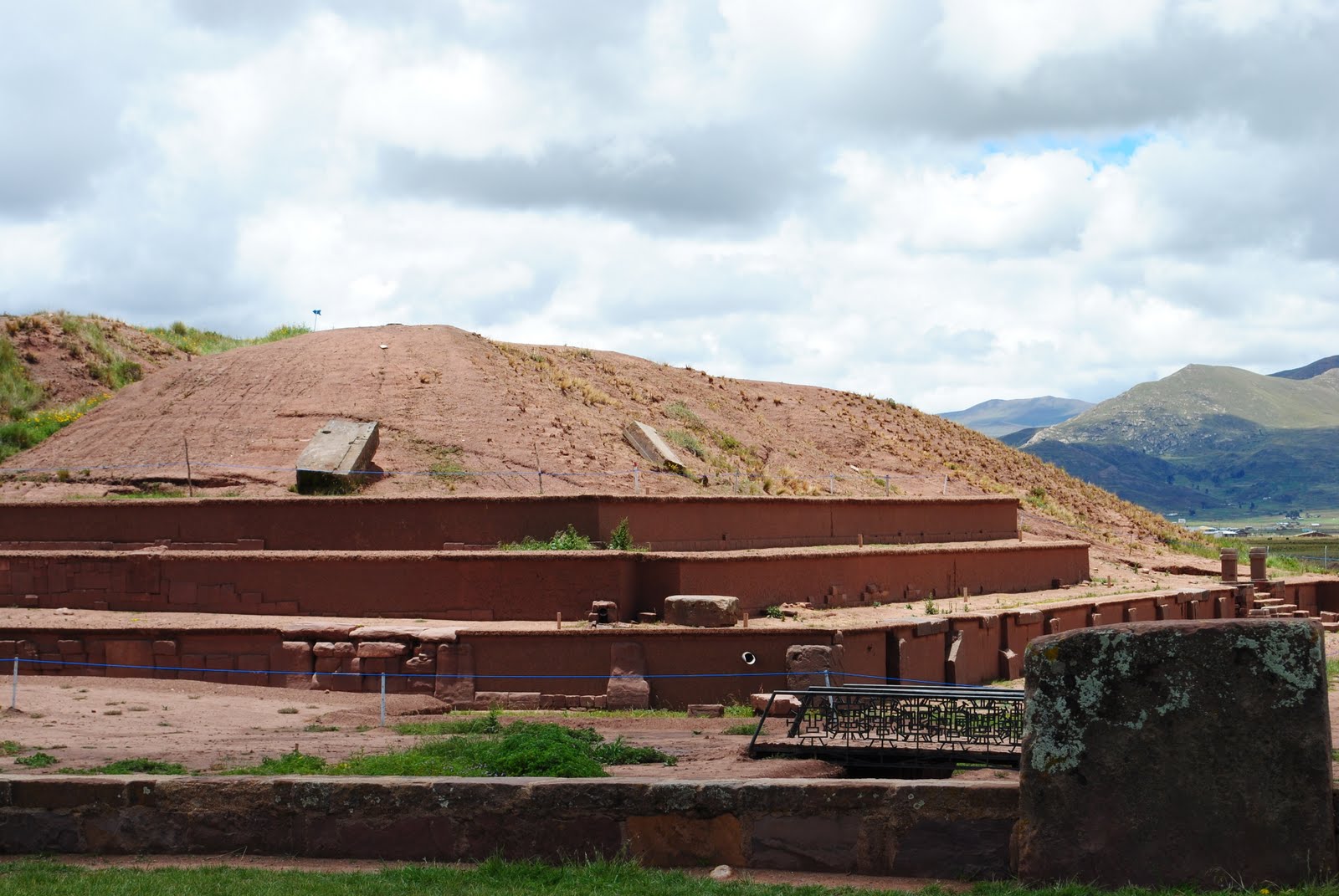Struan and Anna in Chile: More travels around North Chile - Tiwanaku ...