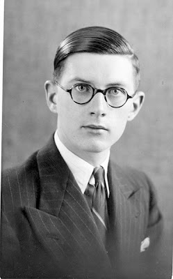 Ronald Searle Tribute: Hullo clouds, hullo sky.