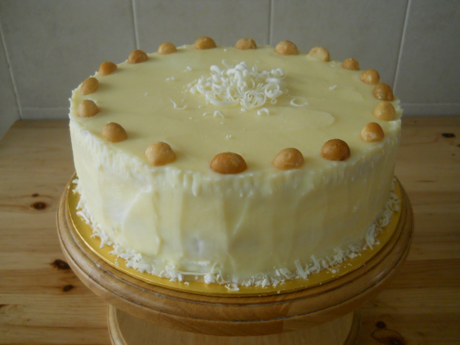 THE BEST CAKES IN TOWN: MACADAMIA WHITE CHOCOLATE CAKE