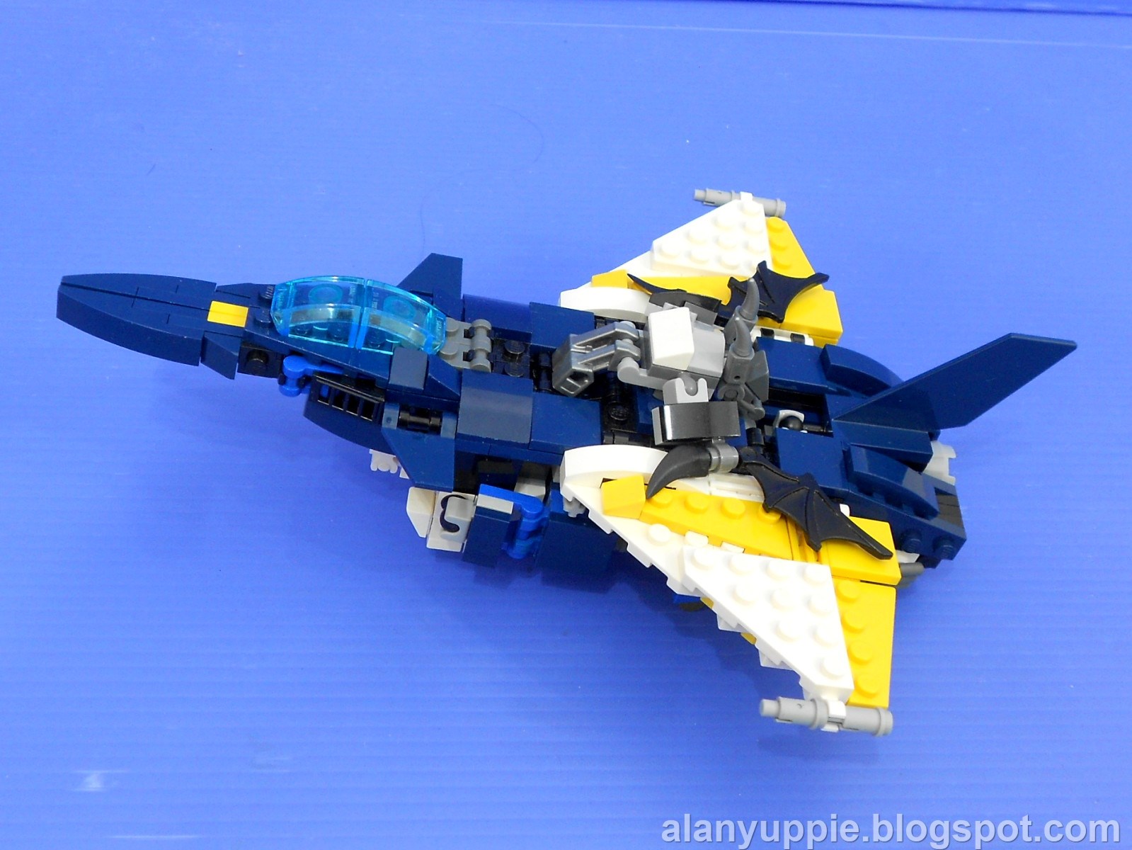 Alanyuppie's LEGO Transformers: LEGO Hellbat from Breastforce team Part ...