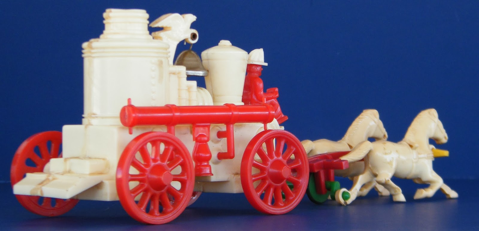 Toys and Stuff: Hardy Plastic Fire Engine white-red HP