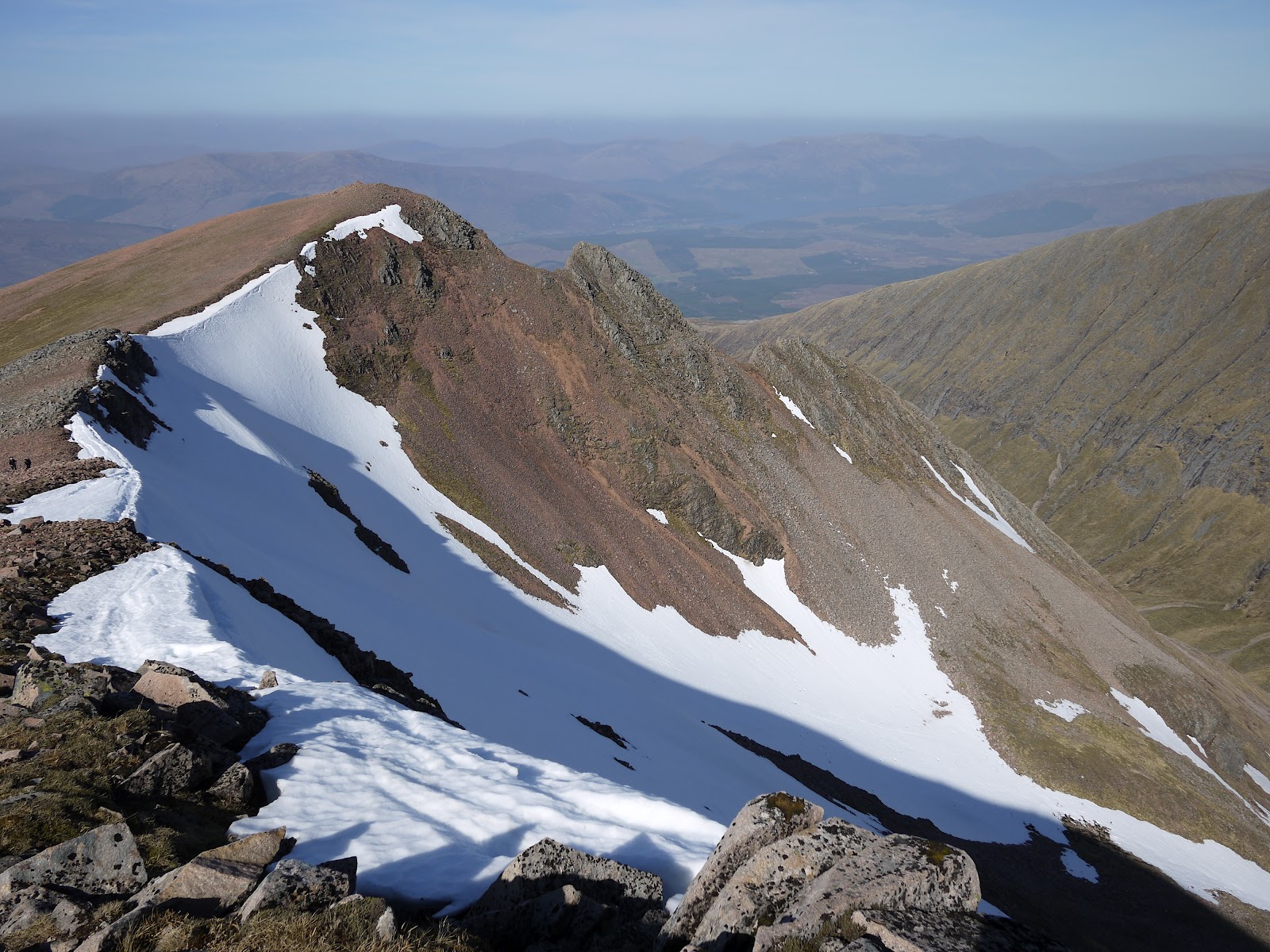 TARMACHAN MOUNTAINEERING: EAST RIDGE CARN DEARG MEADHONCH, CMD ARETE