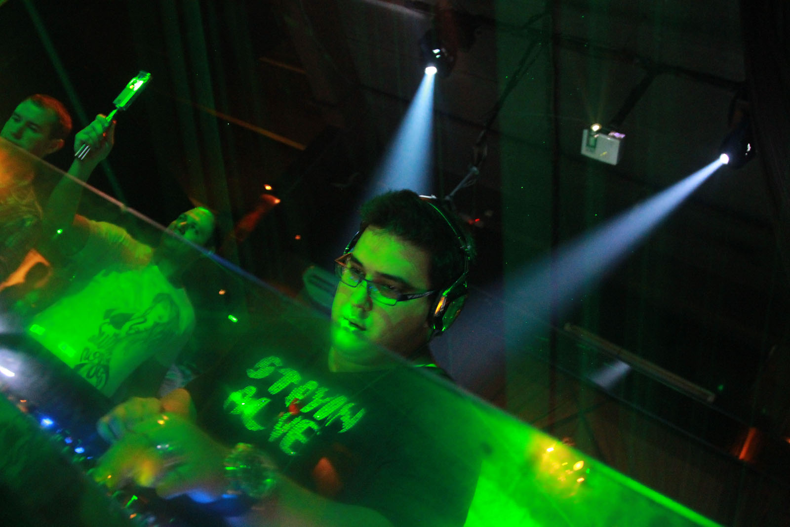 REVISTA ESTREIA : GOIÂNIA: NOITE COM DJ SHARAM E DJ ANDRÉ MARQUES AGITA ...