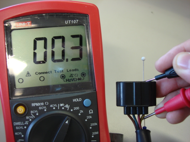 Jun Ming Liu: Practice Back-Probing connectors on the Bench