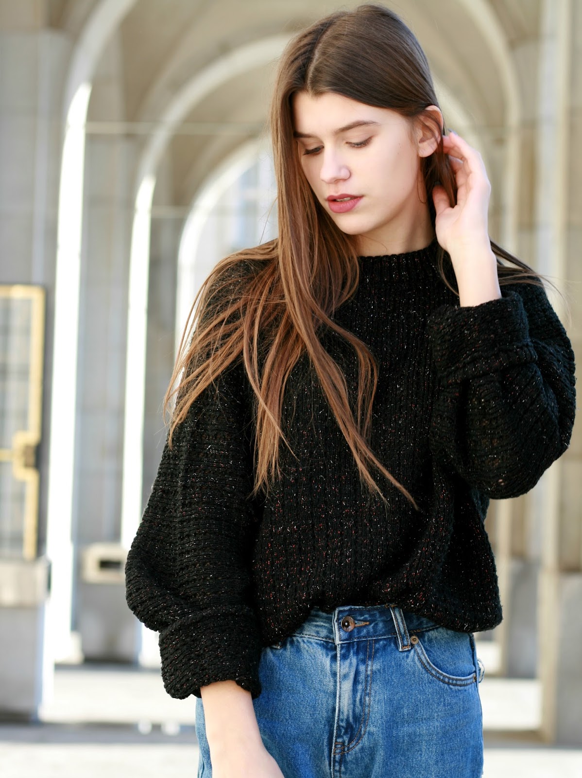 New Balance & Mom jeans - little wings of style