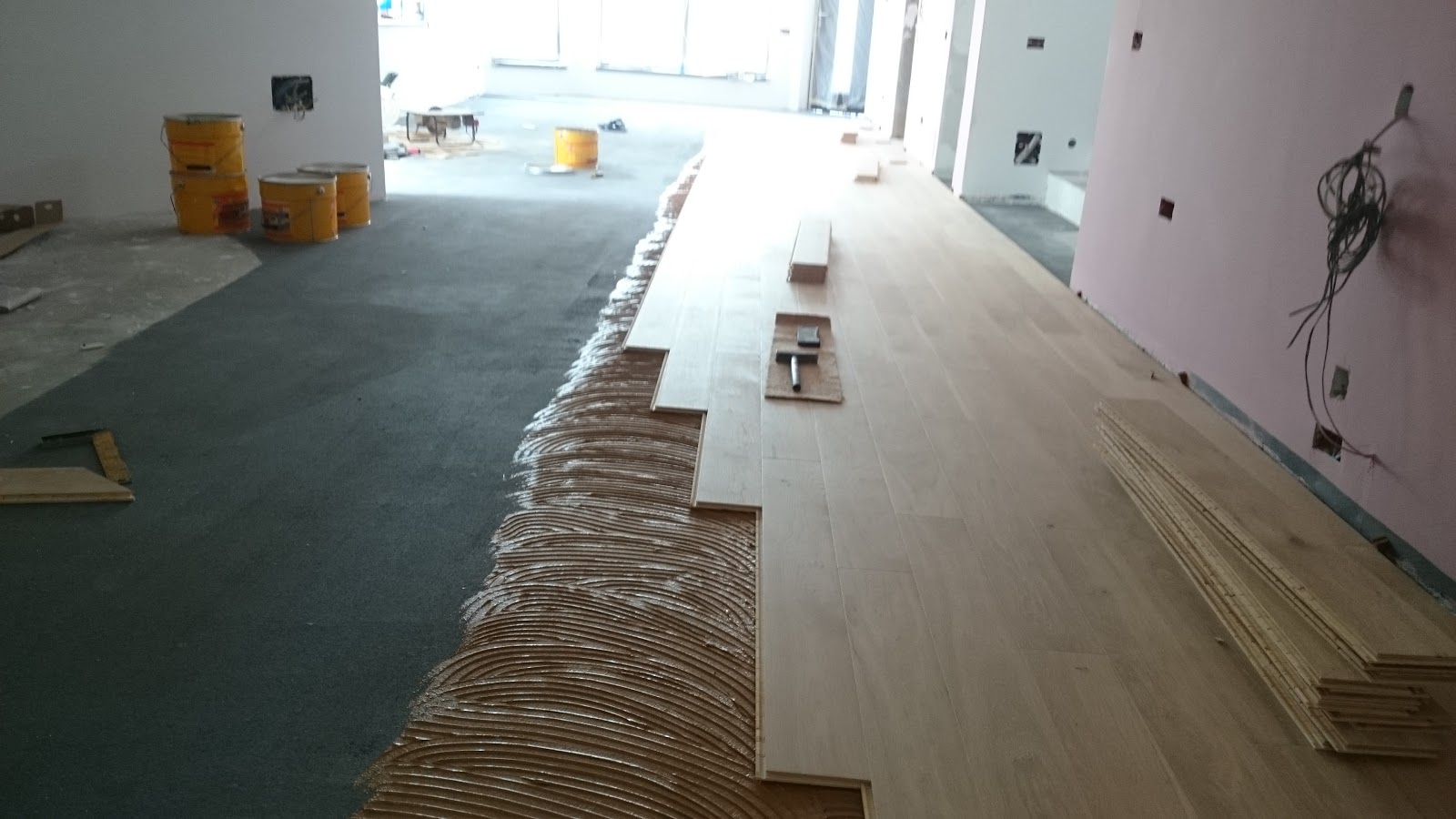 Parchet de lemn masiv sau parchet stratificat?