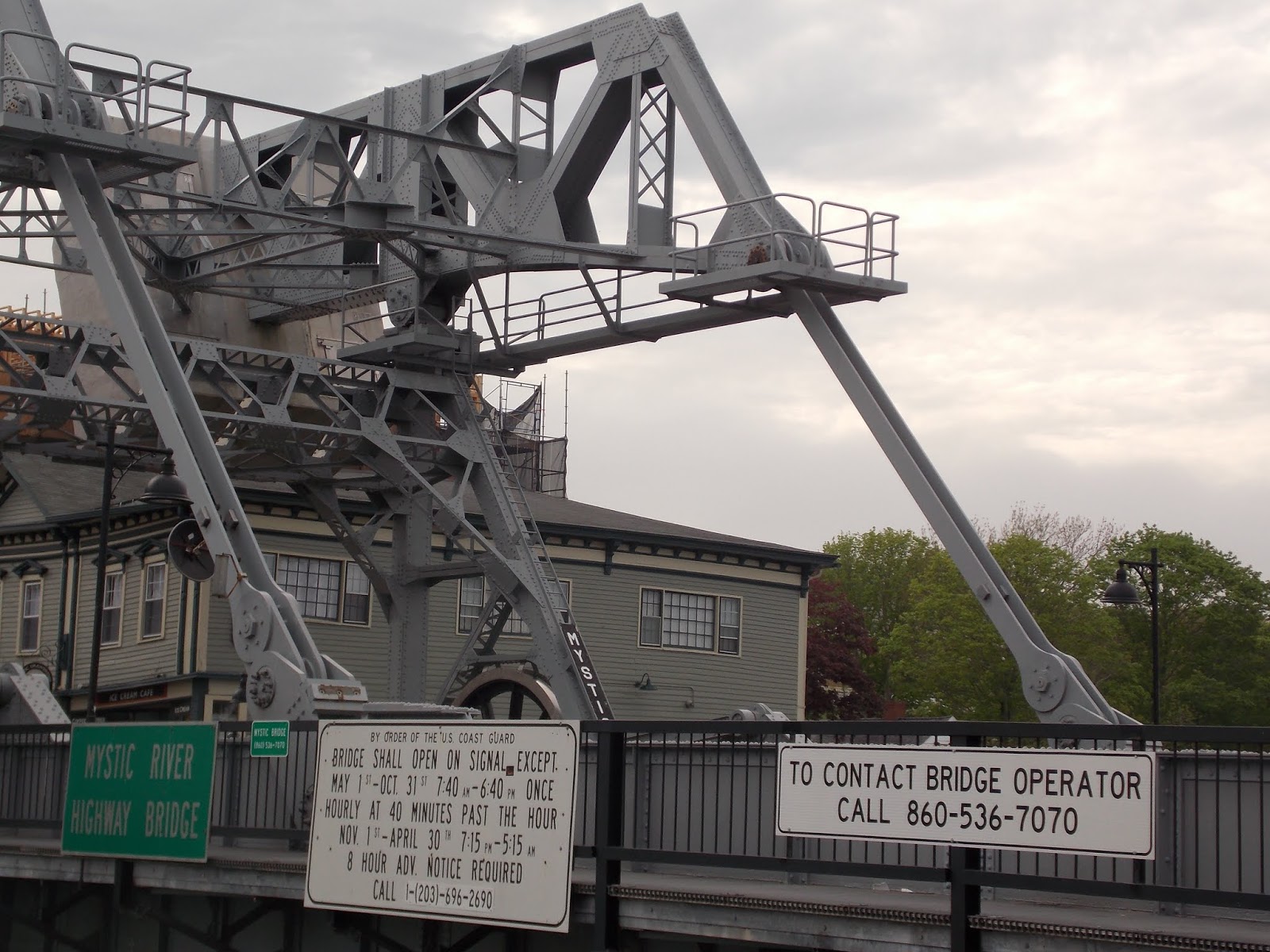 CHINAR SHADE : THE BEAUTIFUL MYSTIC SEAPORT TOWN (Connecticut State)