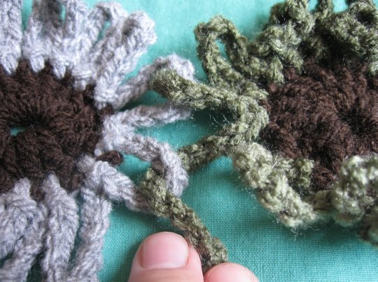 Amy: Posete si rochite din flori crosetate