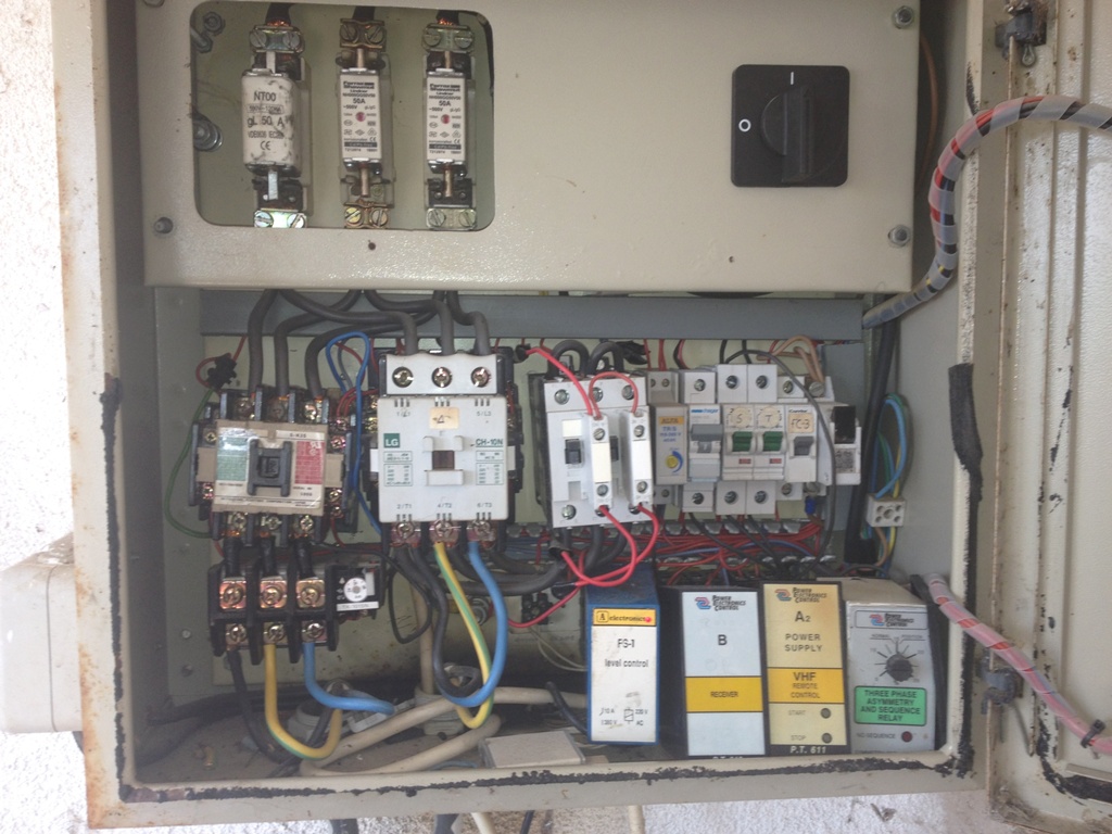 ΗΛΕΚΤΡΙΚΟΙ ΠΙΝΑΚΕΣ - ΑΥΤΟΜΑΤΙΣΜΟΙ: ΑΝΤΙΚΑΤΑΣΤΑΣΗ ΠΑΛΙΟΥ ΠΙΝΑΚΑ ΜΕ ΚΑΙΝΟΥΡΙΟ