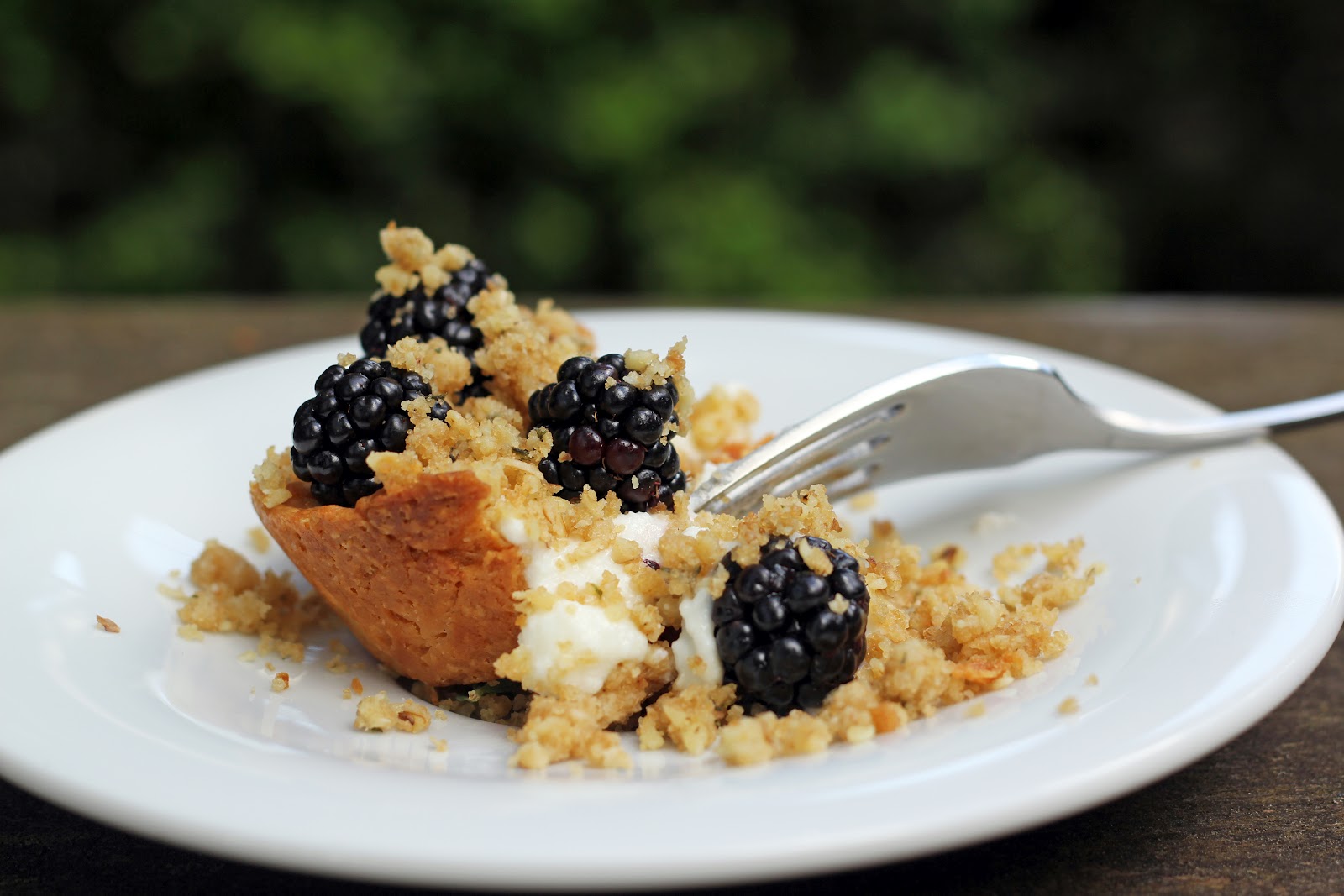 Blue Kale Road: Blackberry Mini Pies with Walnut-Thyme Streusel