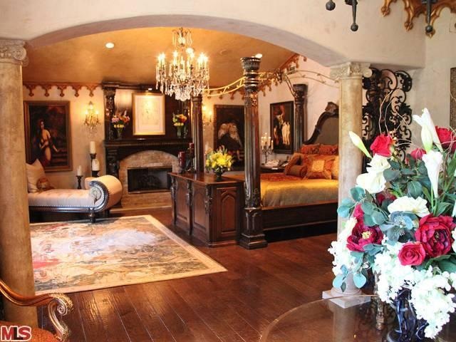 The Kardashians Fake Home in Studio City is Available Again | San ...