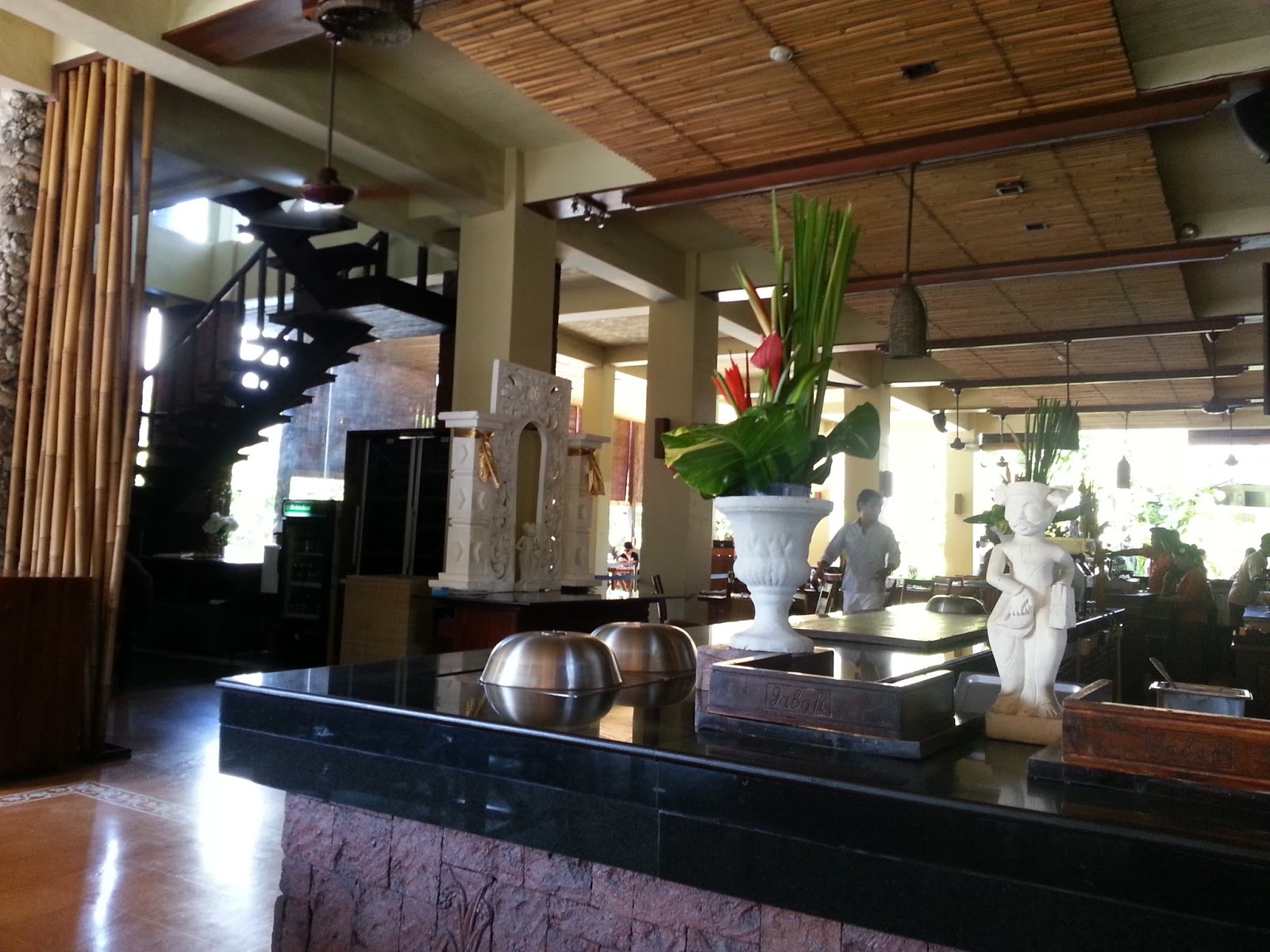 To See To Feel To Eat: Bali Day 3, Kuta Square, Kuta Beach, Sardines ...