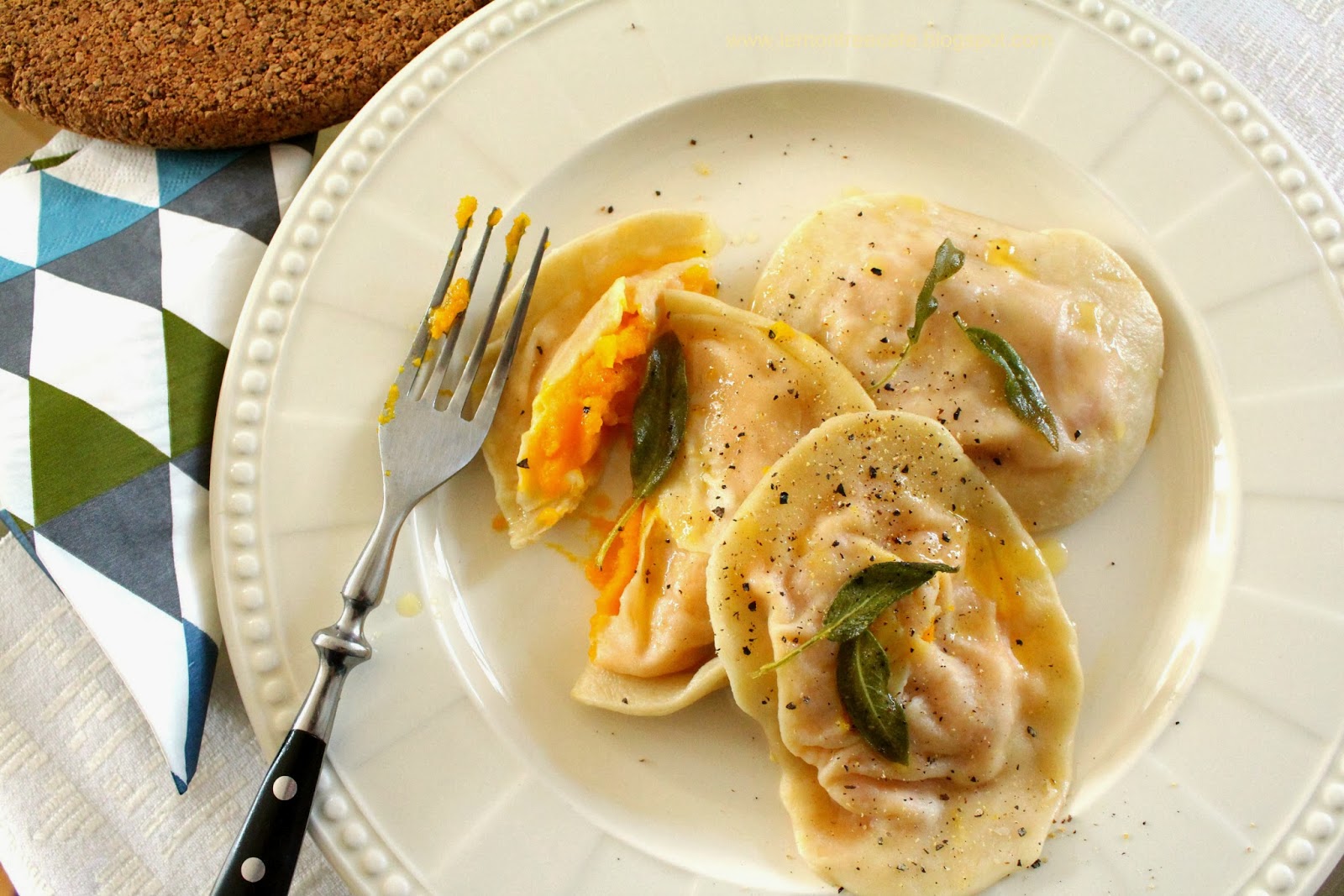 a lemon tree cafe: pierogi z dynią w maśle szałwiowym - pumpkin ravioli ...