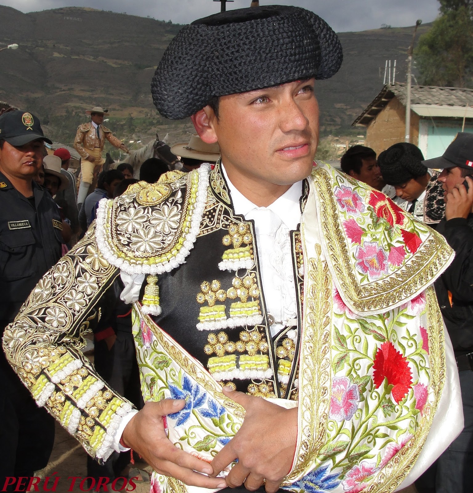 PERÚ TOROS: TOREROS PERUANOS EN CARTELES CUTERVO 2013