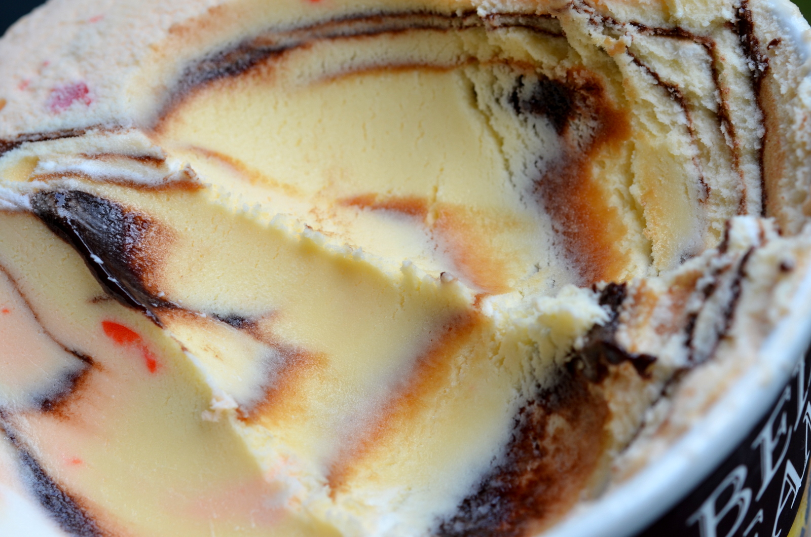 food and ice cream recipes: REVIEW: Blue Bell Century Sundae