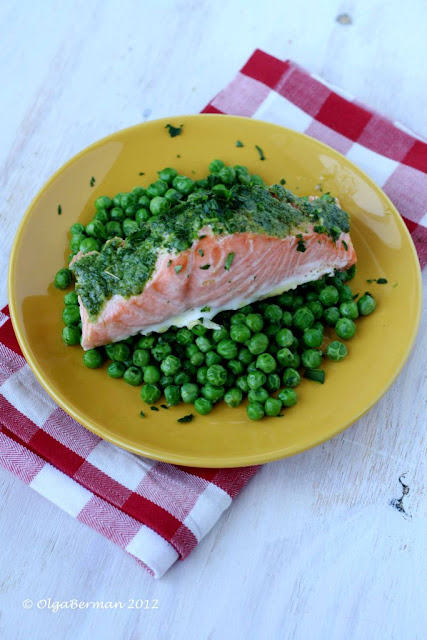 Mango & Tomato: Sunday Roasts: Salmon Fillets on a Bed of Peas
