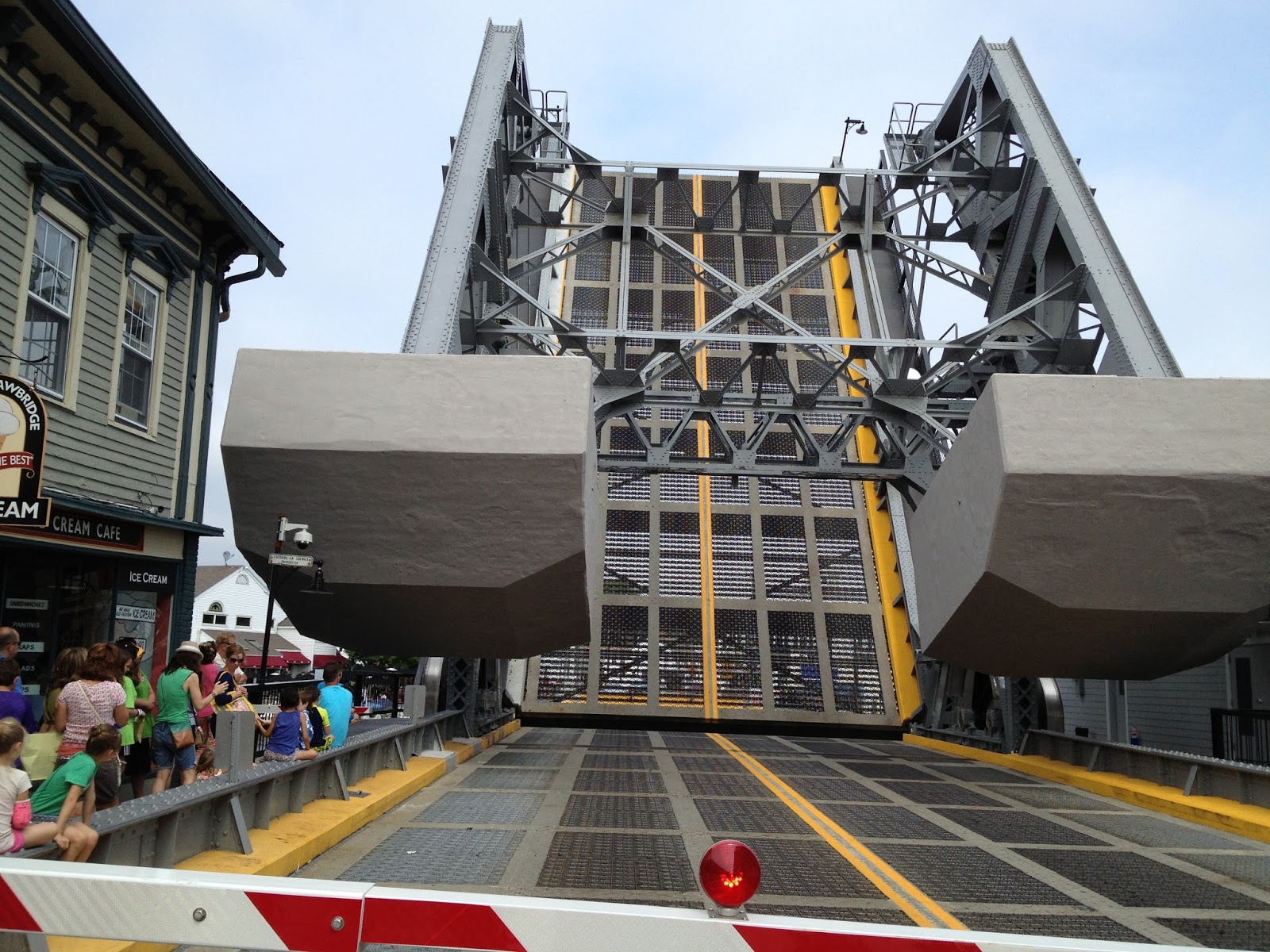 A Transforming Bridge in the Netherlands. : r/pics