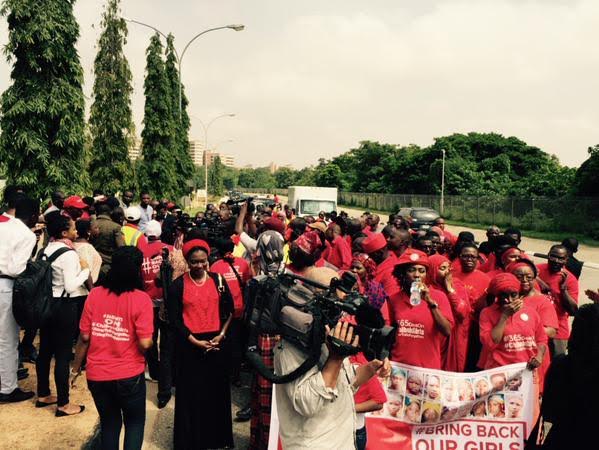 Photos: BBOG group march to presidency to see Buhari