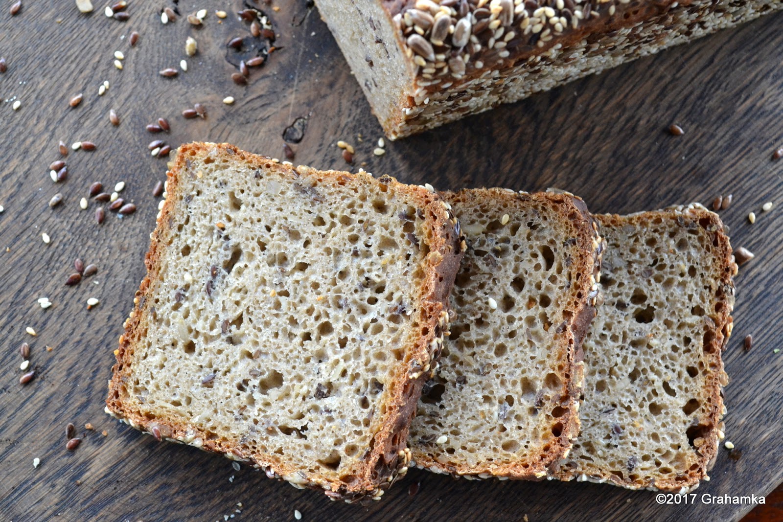 Grahamka, weka i kajzerka...: Niemiecki chleb żytni z ziarnami