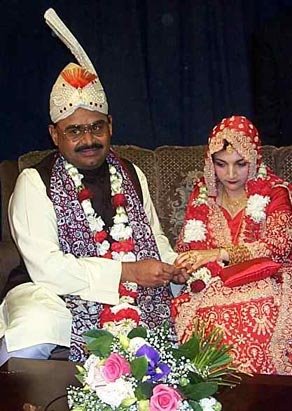 Altaf Hussain with his wife | CelebritiesCouples