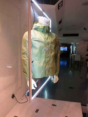 RetailStoreWindows.com: Stone Island, Paris