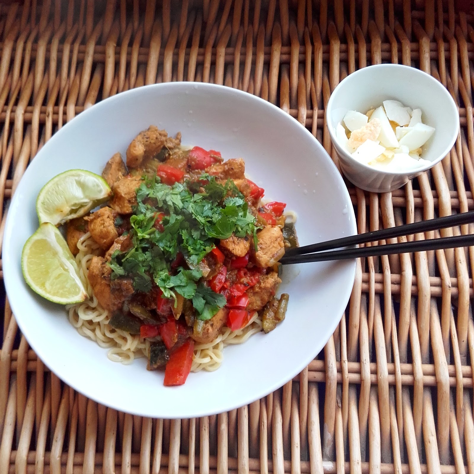 Holly Lois : Burmese and coconut kaukswe curry