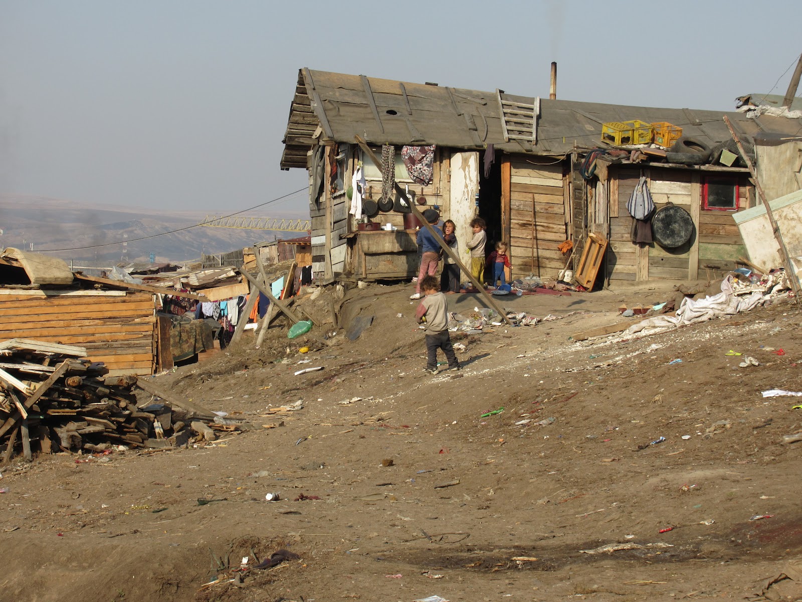 A Treasure Trove of Trash: (Re) Introducing the Community at Pata Rât