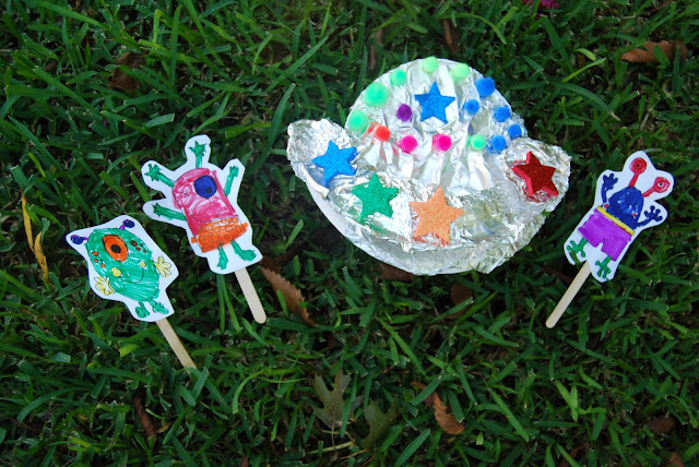 Momfessionals: Family Book Club - Aliens Love Underpants