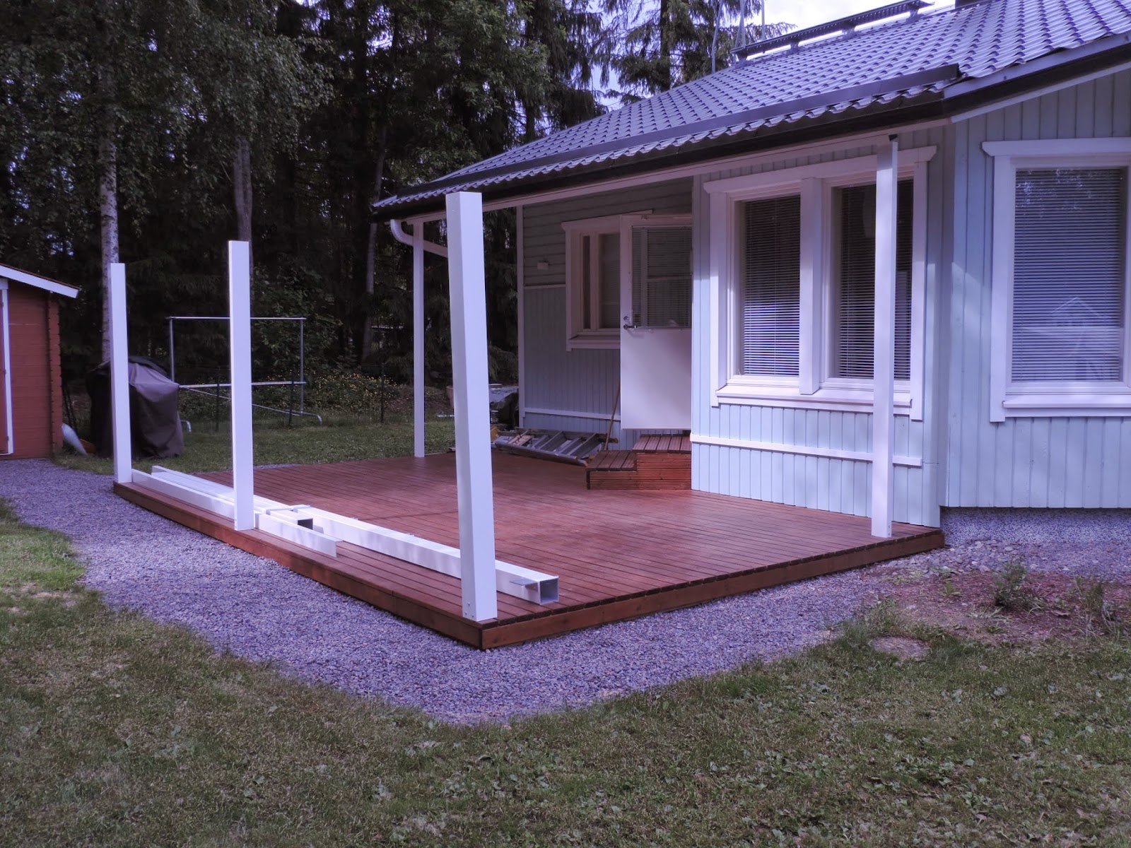 Tavallinen ihminen sisustaa ja kokkaa: Lomaprojekti vol 1: terassin lasitus