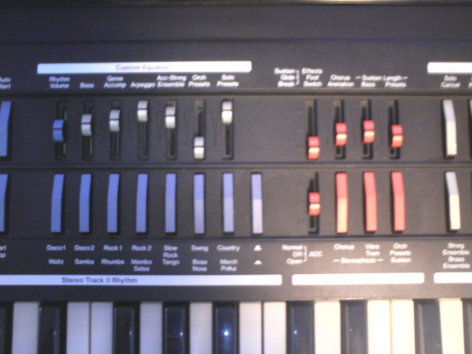 Audio Trough: Instrument Review - Lowrey Micro Genie V-120 a.k.a. JVC ...