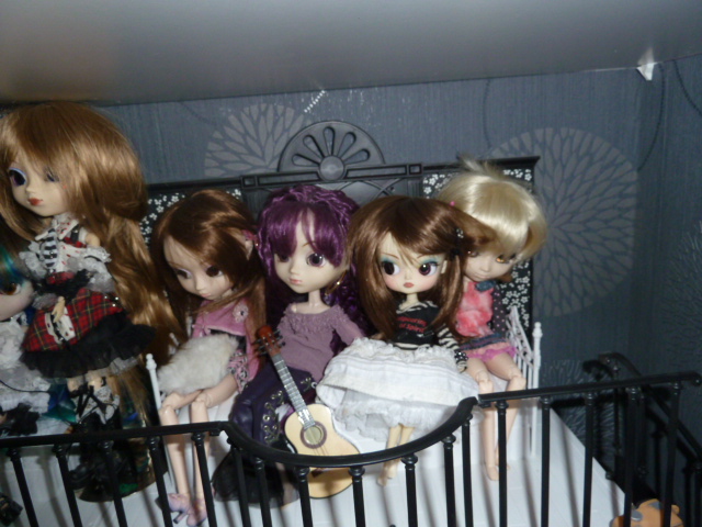 Under the walnut tree: Pullip /Taeyang / Dal / Byul