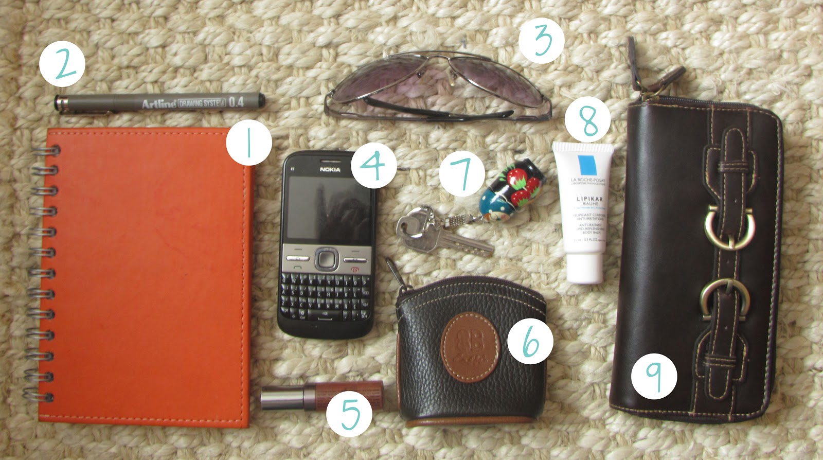 Corazón Violeta: ¿Que llevas en la cartera?