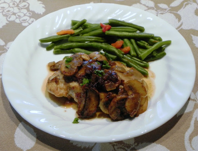 The Iowa Housewife: Chicken Diane