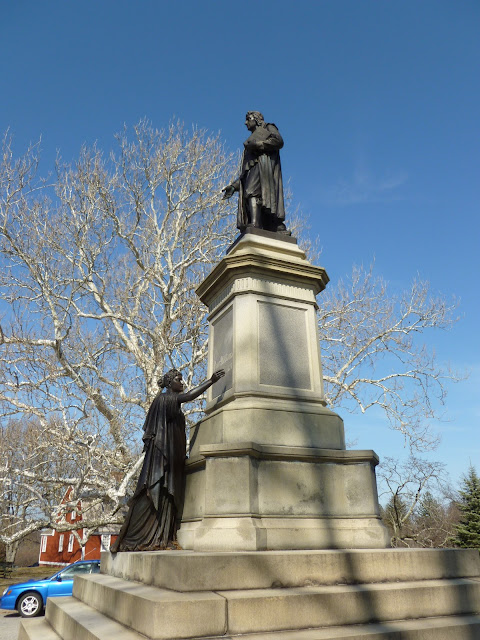 Photo-ops: Statue of Historic Figure: Roger Williams - Providence, RI