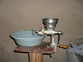 Ciudadano Frente Común : Molino de mano y tortilladora de mano o manual