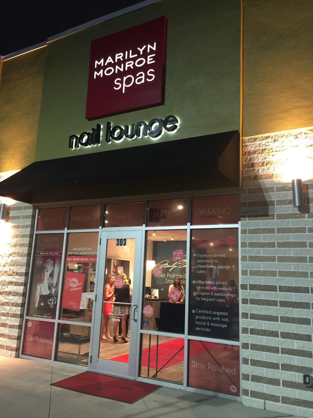 Marilyn Monroe Nail Salon