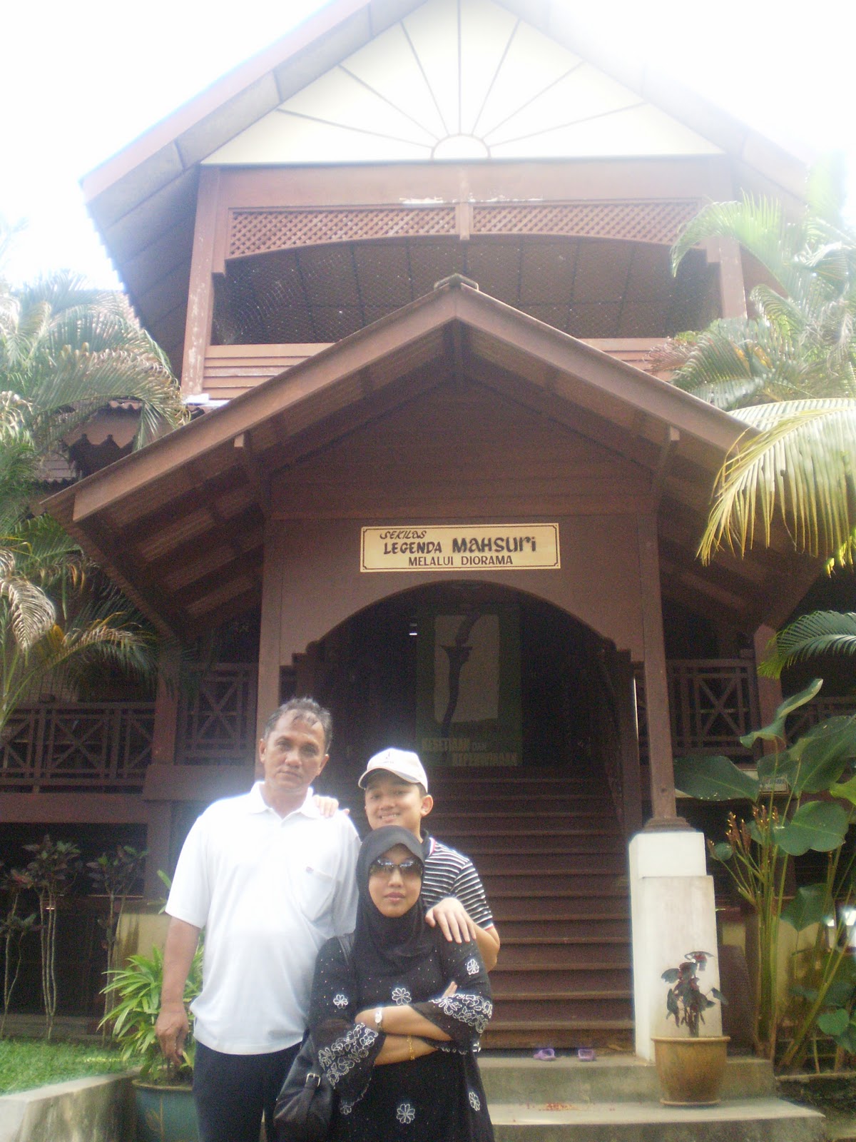 Ajwin Ajeera: Makam Mahsuri