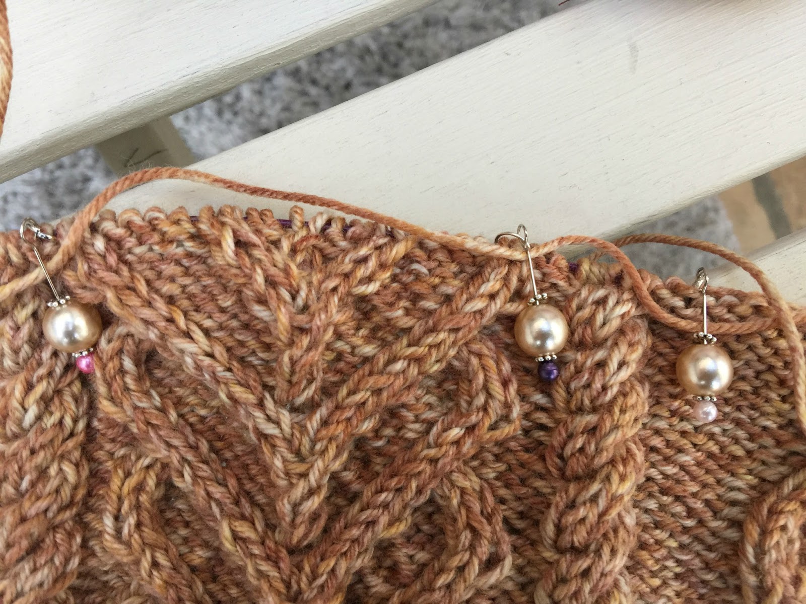 just saying ...: Knitting jewellery ...