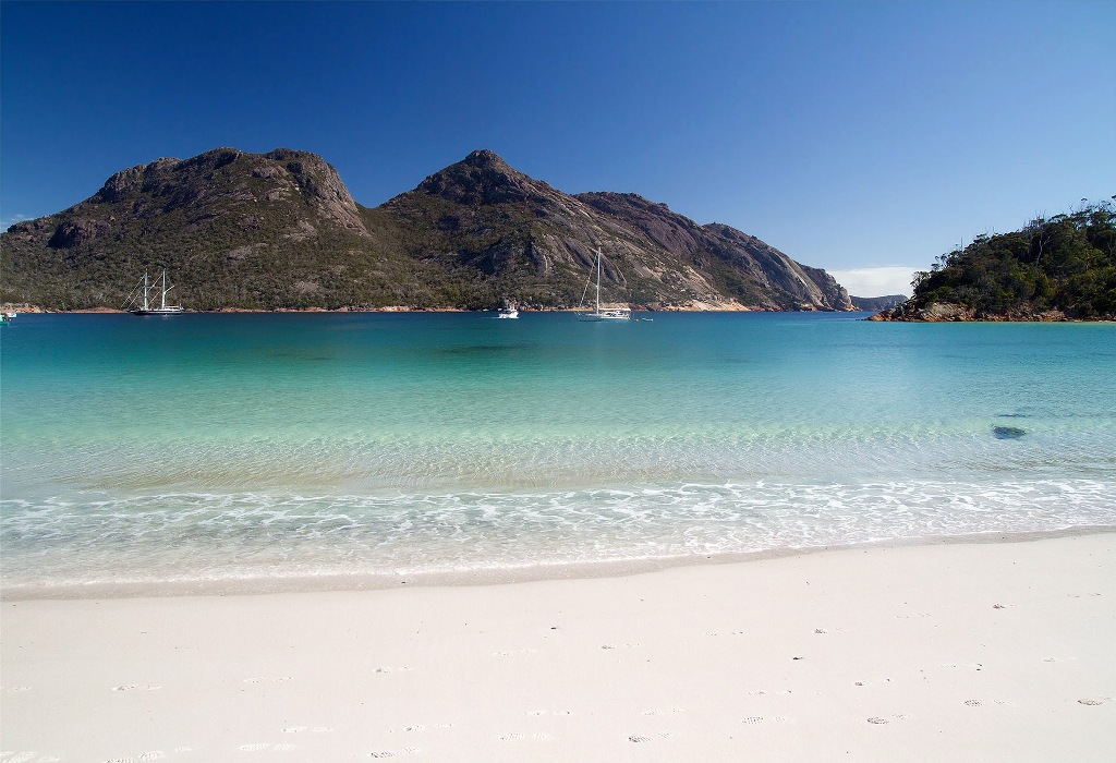Wineglass Bay, Freycinet National Park, Tasmania, Australia | Natural ...