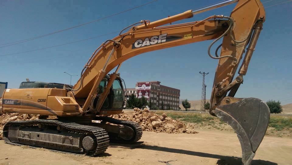 EXCAVATOR: CASE cx350 excavator