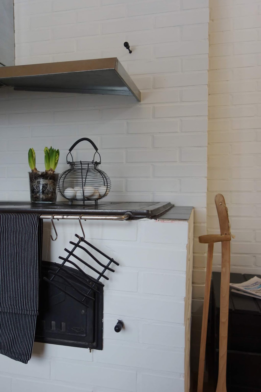 Punatiilisen puuhellan maalaaminen ~ Tee-se-itse-naisen sisustusblogi