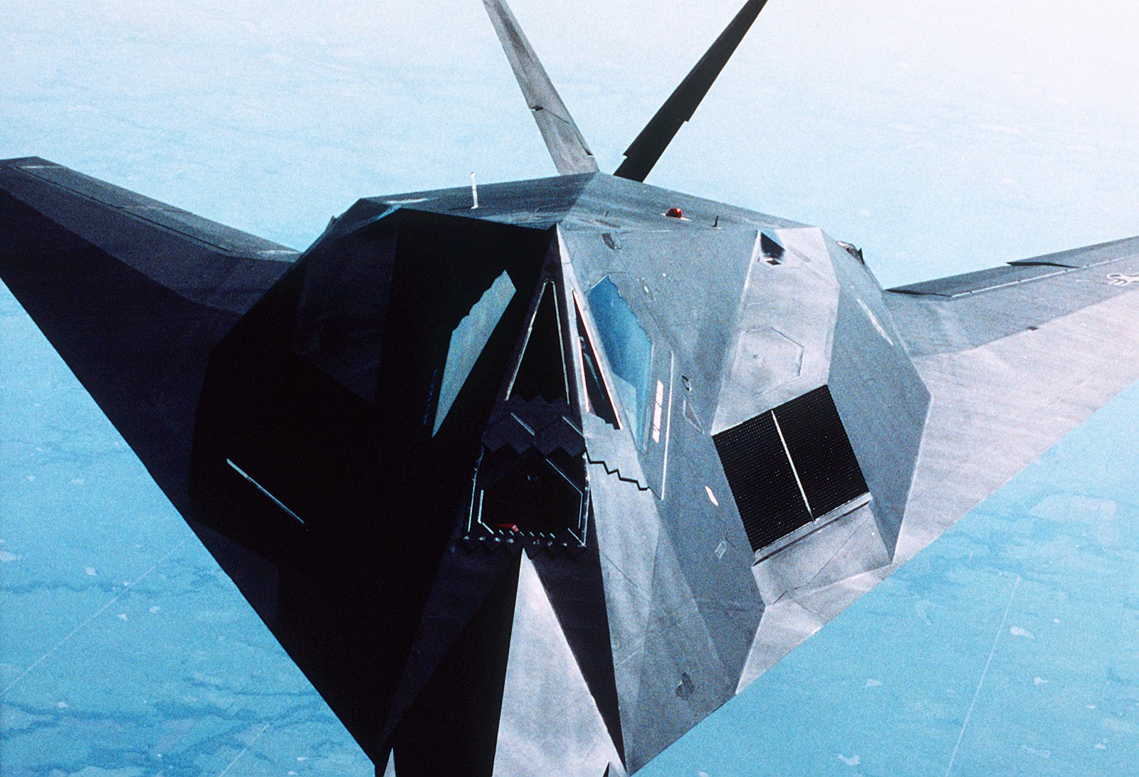 Military Fighter Jets: Lockheed F-117 Nighthawk