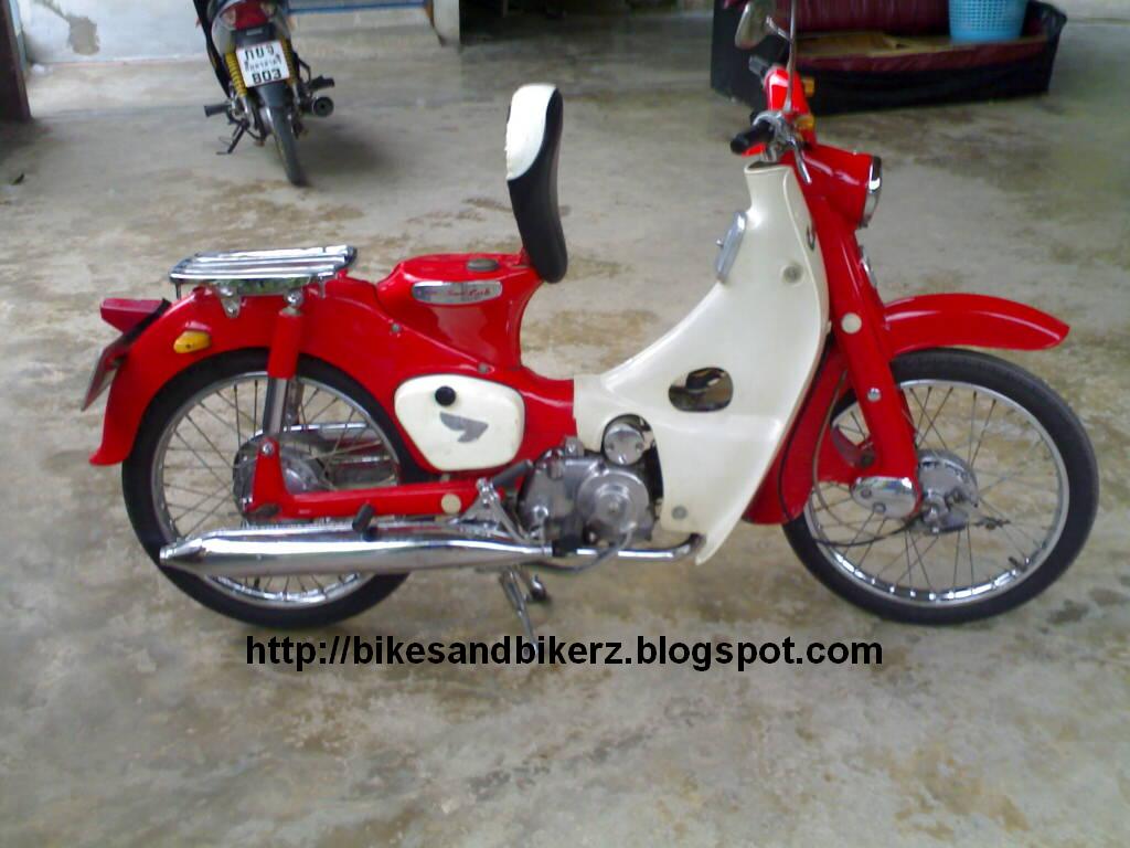 Honda Super Cub (C100) Wallpapers