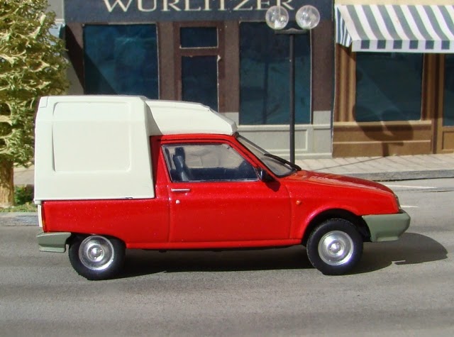 CRUISER - Clásicos en escala 1/43 (1:43 Classics): OLTENA CLUB 12 CS (1993)