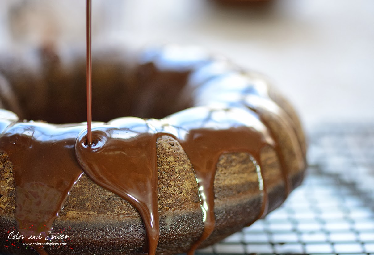 Color and Spices: Chocolate cake with ganache..
