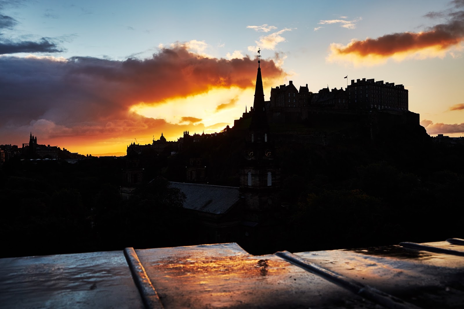Travel Horizons: Edinburgh | sunrise over the castle
