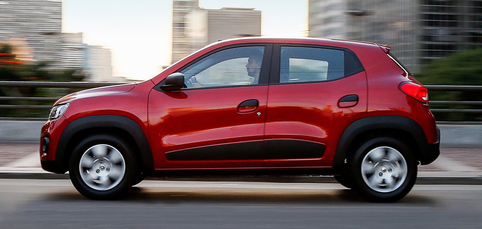 Enfim, Renault Kwid chega às concessionárias: veja detalhes de cada versão