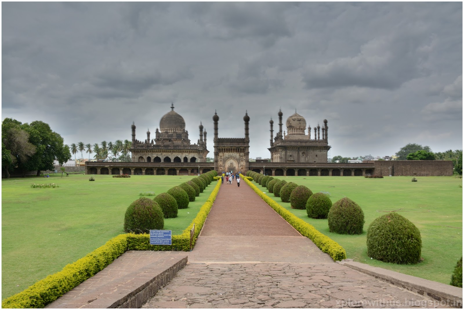 Our Travel Tales: Vijayapura Trip: Ibrahim Rouza