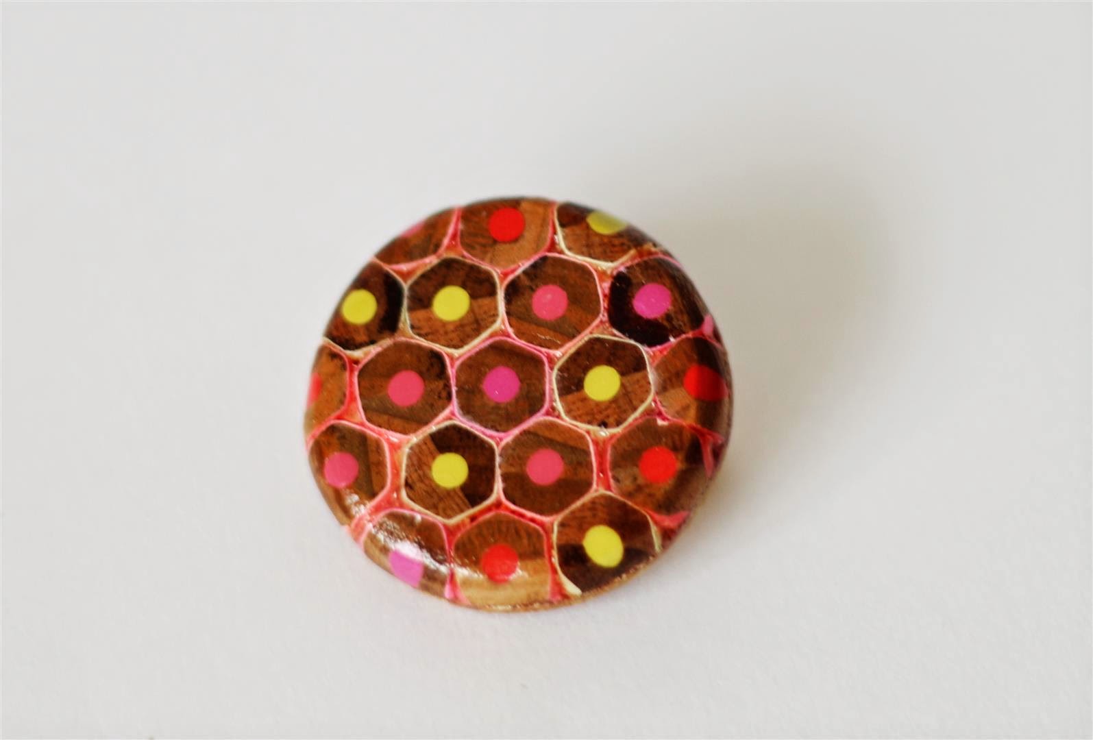 emuse: Tutorial: Coloured pencil brooch