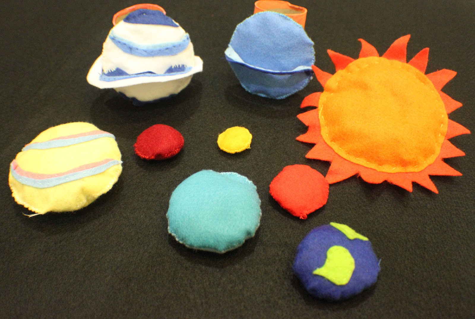 Little Tiger Growing Up: DIY: Felt Planets